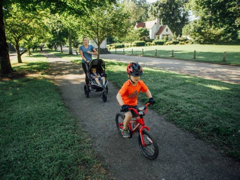 Teach Your Kid to Ride a Bike While You Run - The Mother Runners