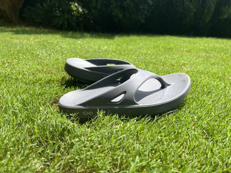 The Best Recovery Shoes for Runners: Oofos vs. Hoka Slide vs. Kane ...