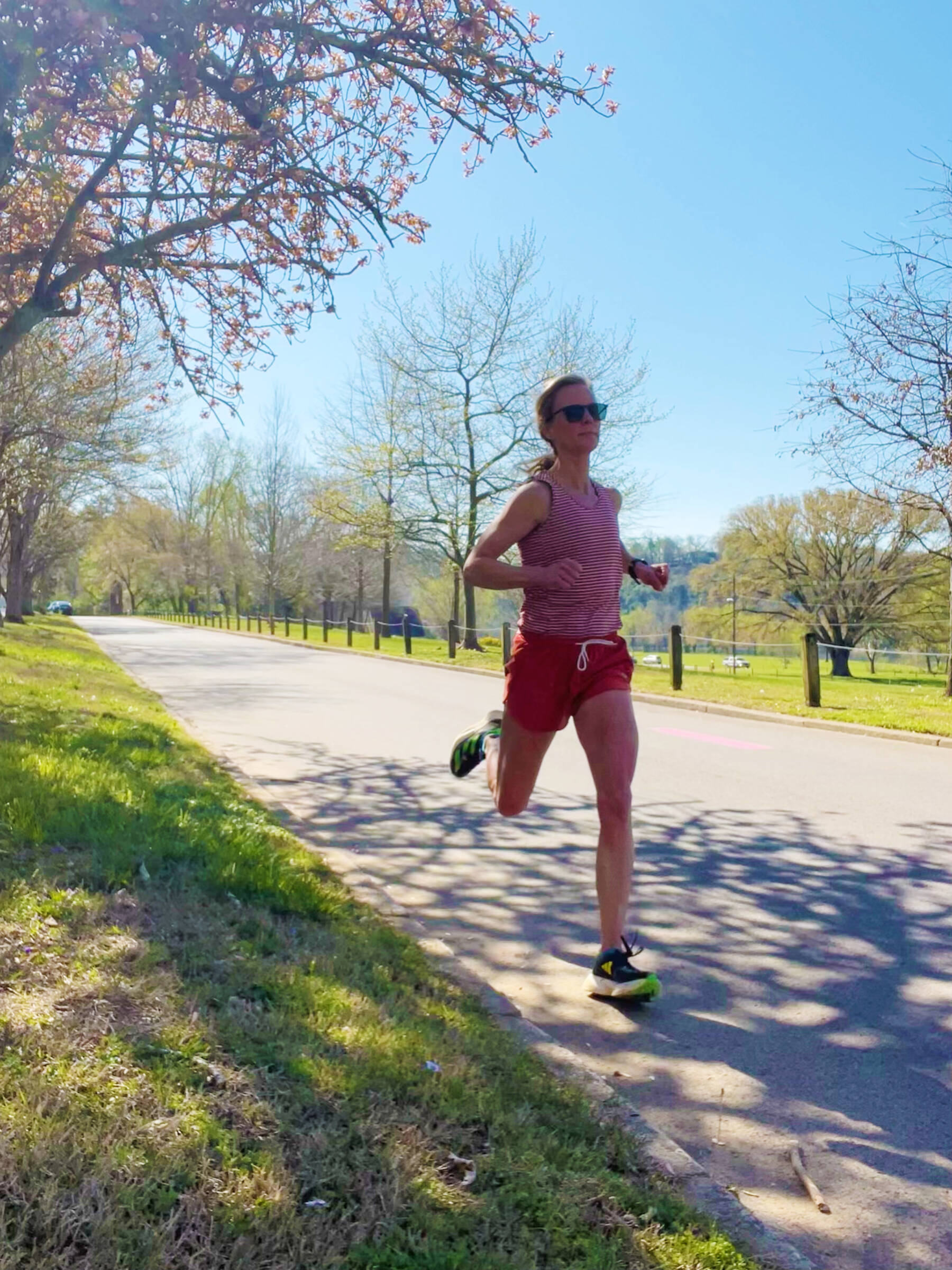 How to Run Strides (& Why You Should) - The Mother Runners
